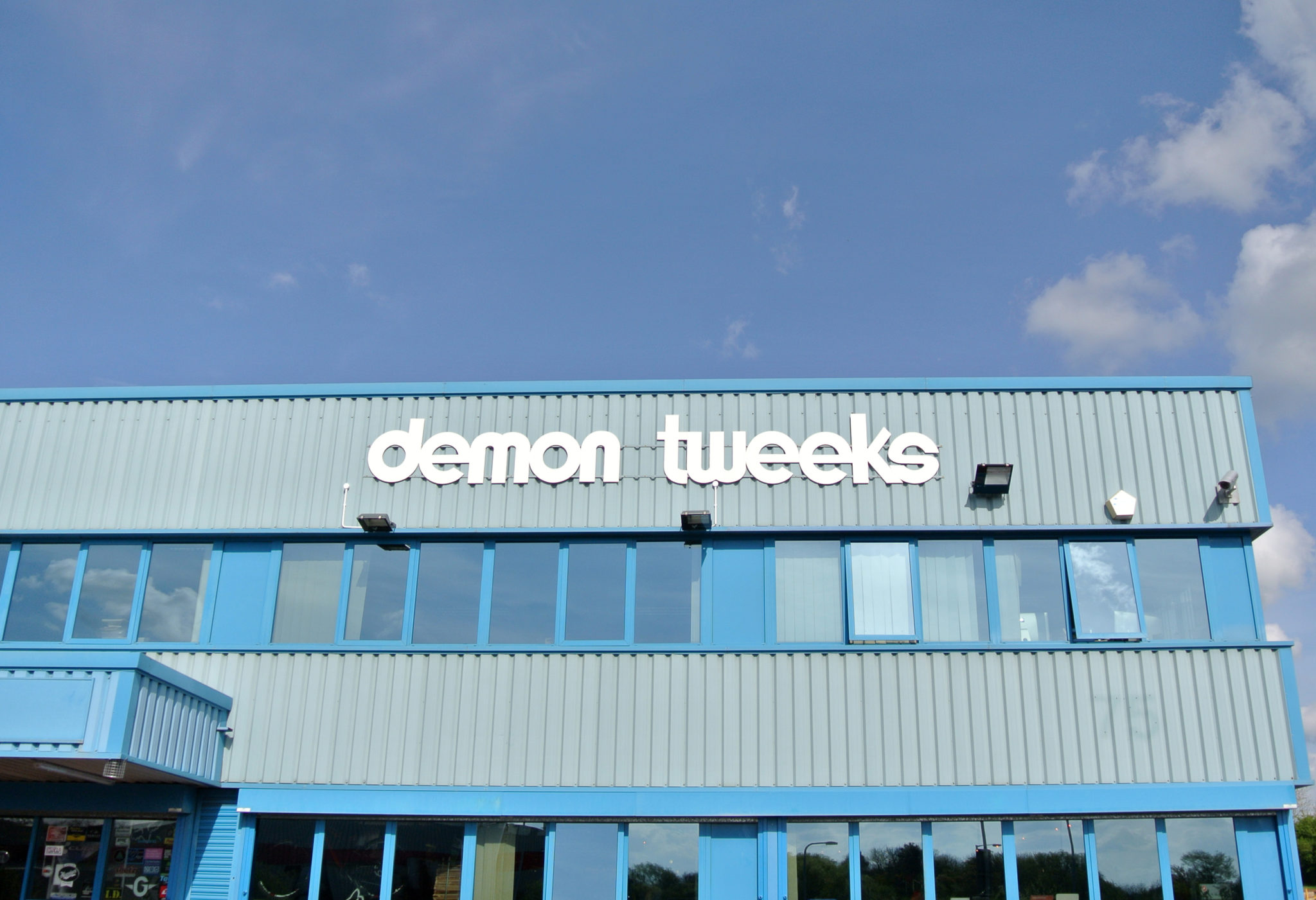 Helmet Shopping at Demon Tweeks - I Don't Like Peas